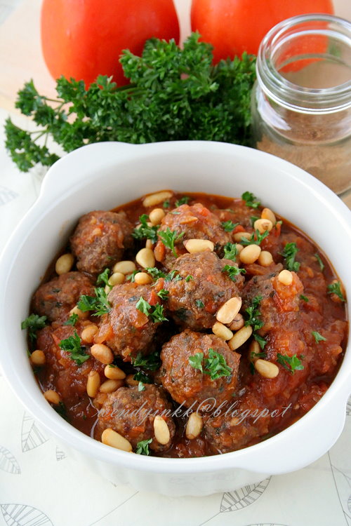 Table for 2.... or more: Dawood Basha @ Lebanese Meatballs - Balls Week #1