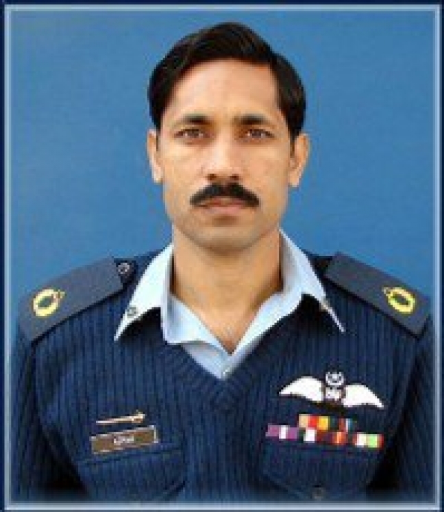 Pakistan Army Fans: WING COMMANDER AZHAR ISMAIL SHAHEED