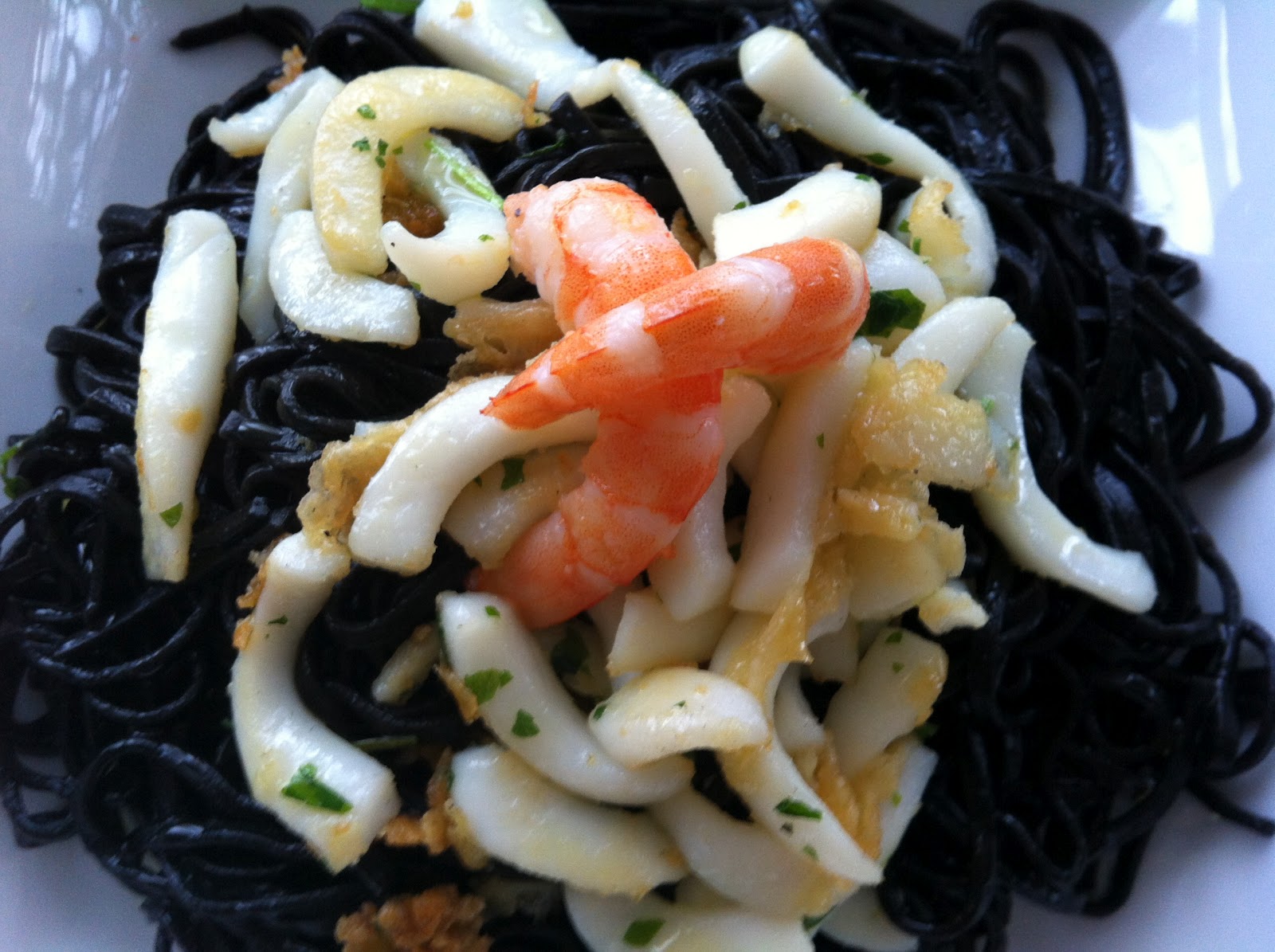 Las recetas de Martuka: Tagliatelle Al Nero Di Seppia Con Tiras De Calamar