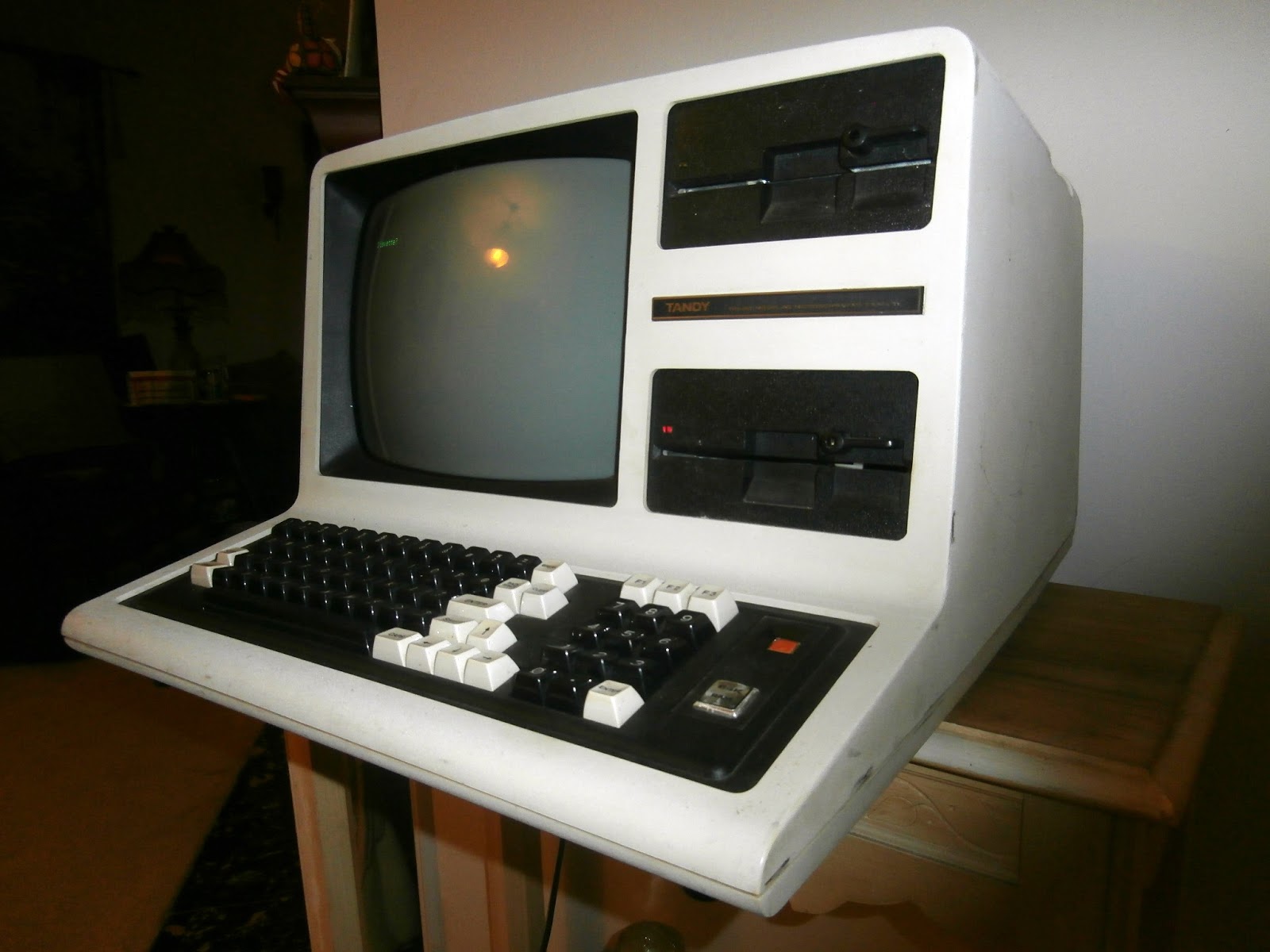MadPlanet's Gameroom: My "New" TRS-80 Model 4D