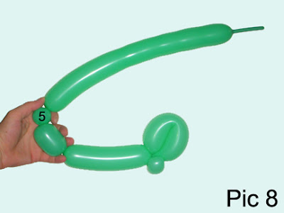 CLASSICAL: Balloon dinosaur