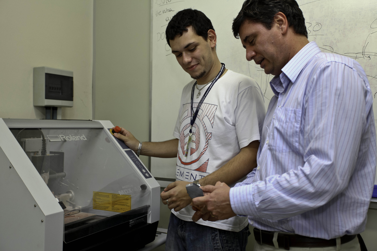 Agência Imagem: EMPRESA ROLAND DG BRASIL - FOTOS ITA / SJC EM 10/05