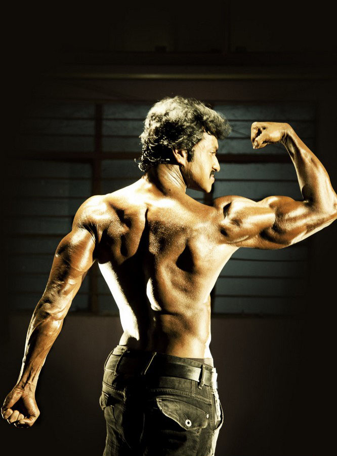 Sunil's 6 Pack in Poola Rangadu - Tollywood Official Film News