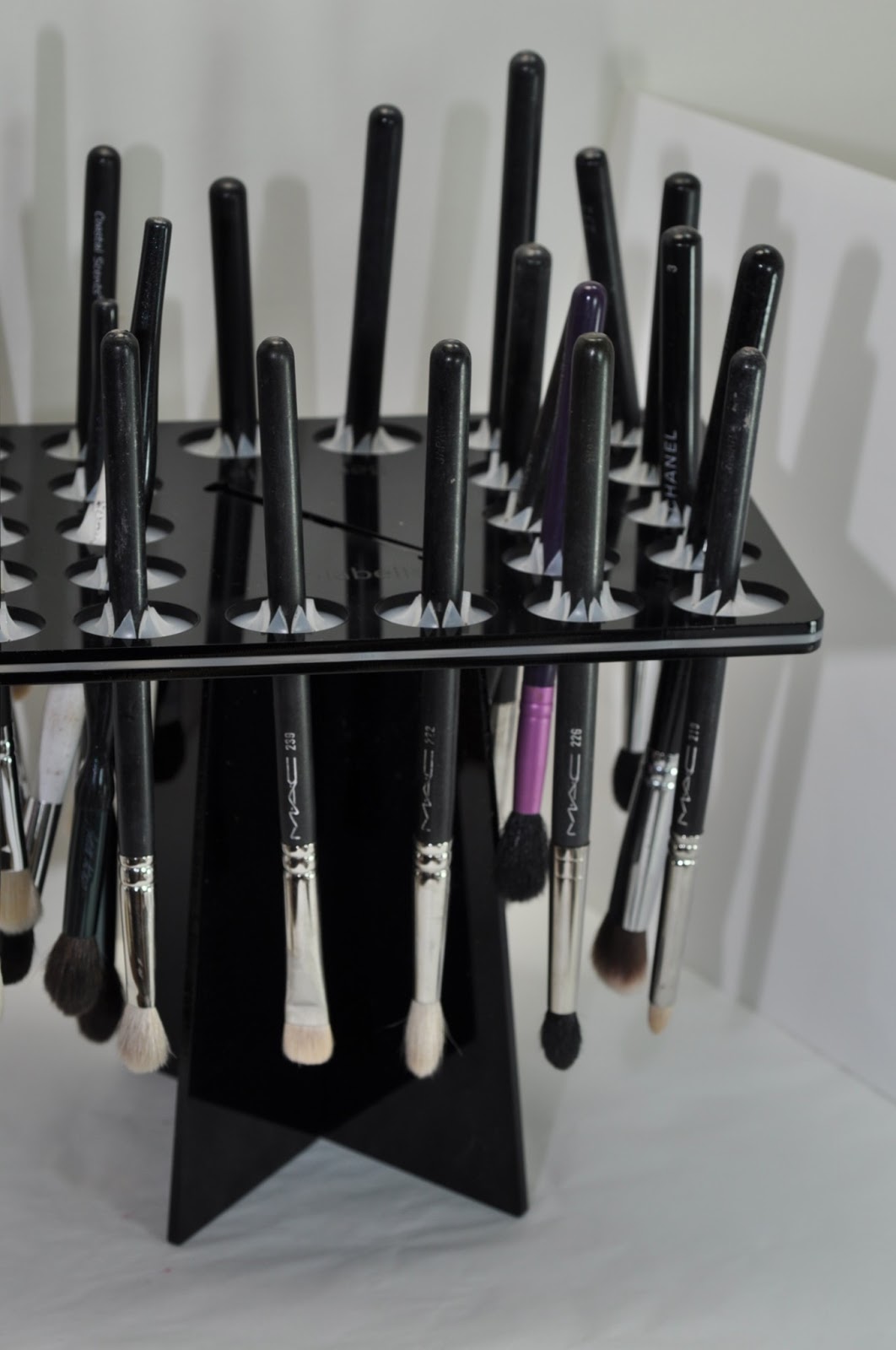 Benjabelle Makeup Brush Tree Mini Review - The Shades Of U