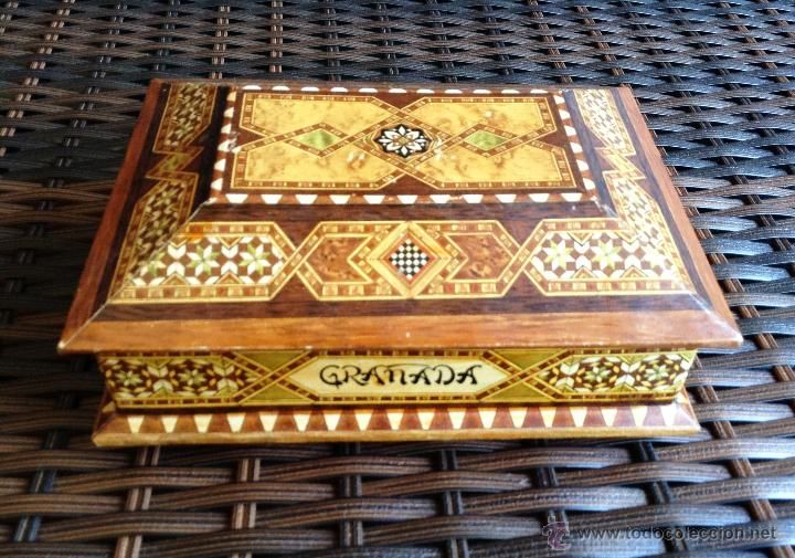 MIL Y UNA HISTORIAS : Taracea granadina