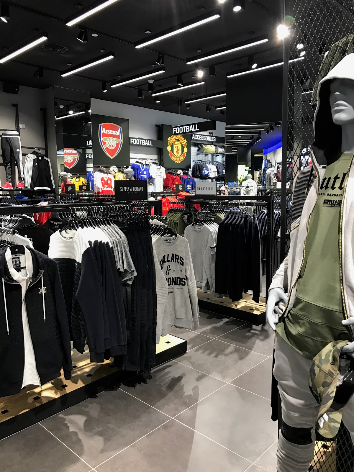 JD Sports Flagship Store Opens in Pavilion Elite, Kuala Lumpur - A V E ...