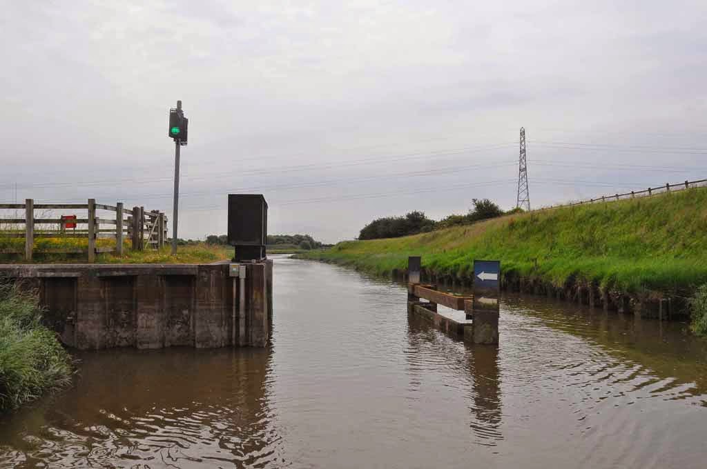 Travels on the U.K canal system with Narrowboat 'San Serriffe ...