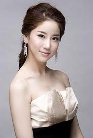 Profil Selebritis Korea: Lee Yoo Ri