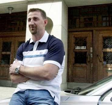 .: Kungens närmaste i försök att tysta skandalbokskälla