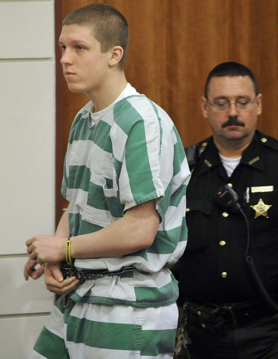 Jalbot: قتل والديه بسبب لعبة