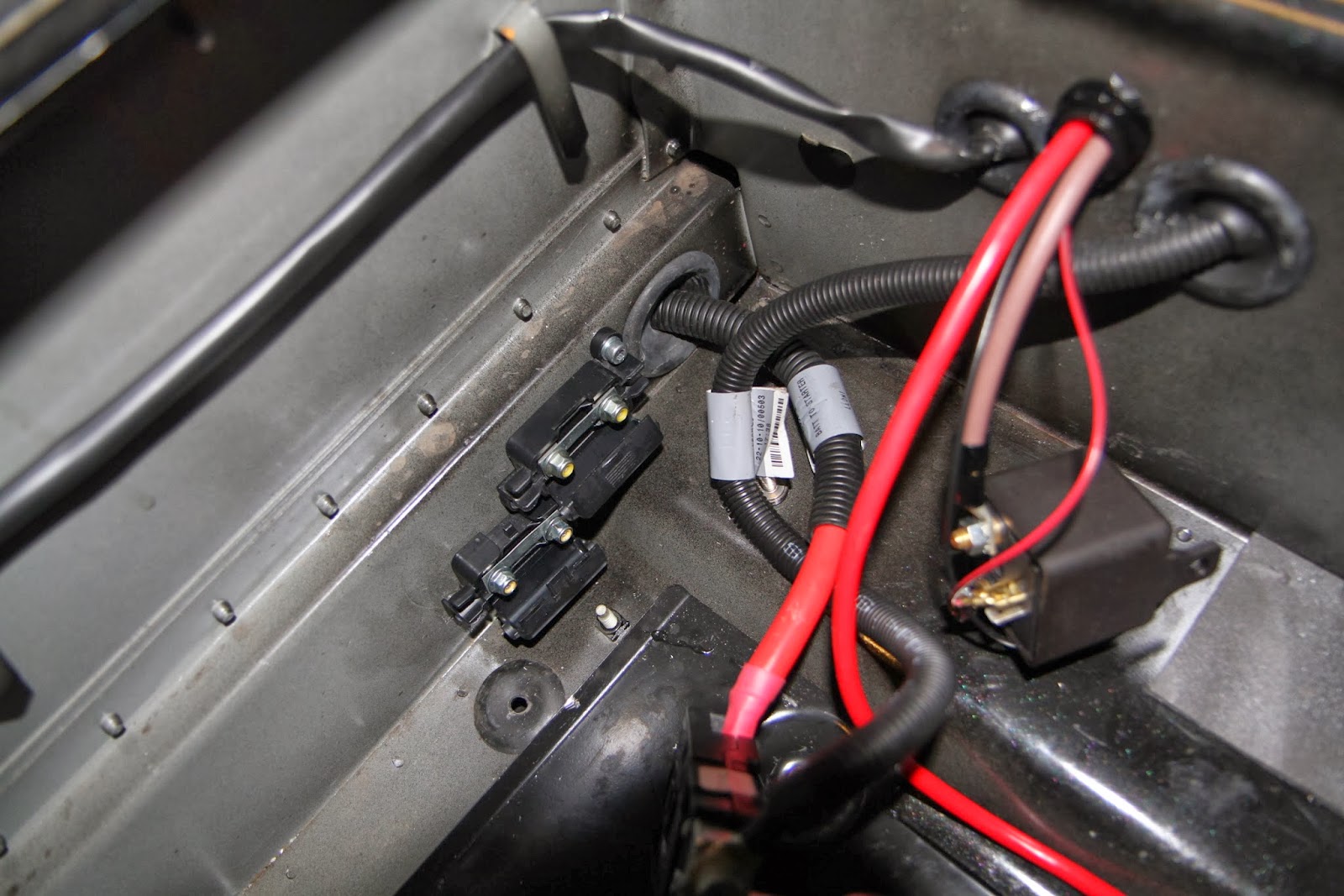 Defender 90 XS: Under Cubby Safe