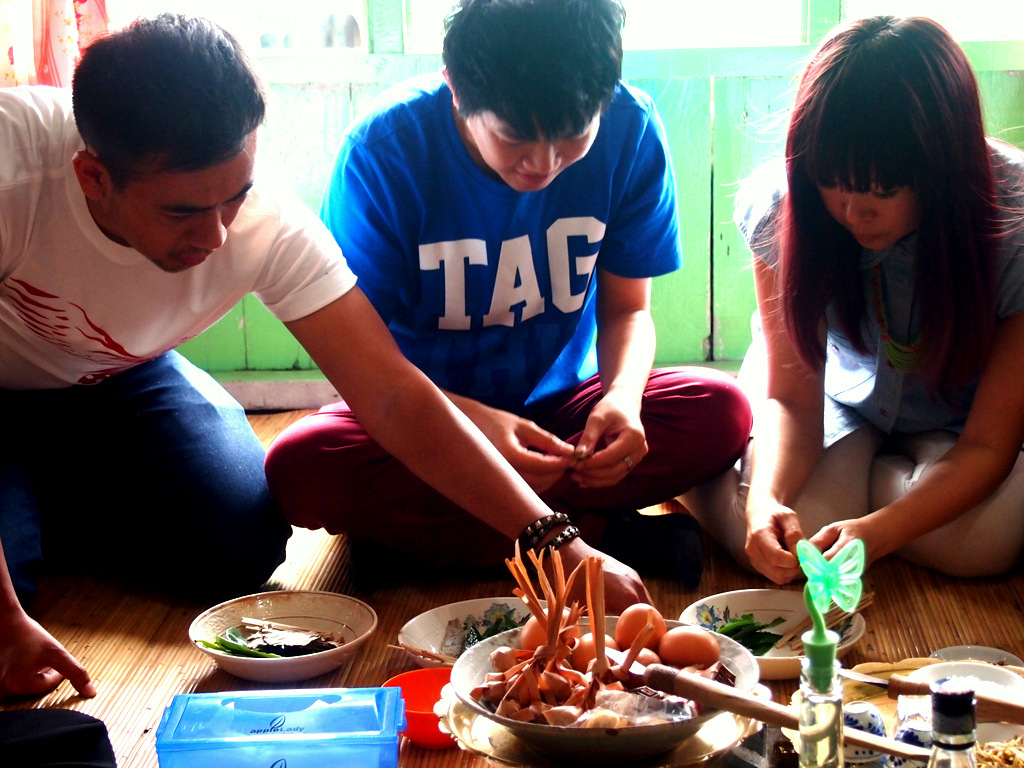 Travelholic: Iban Miring Ceremony to Appease Spirit & Ngajat Dance ...