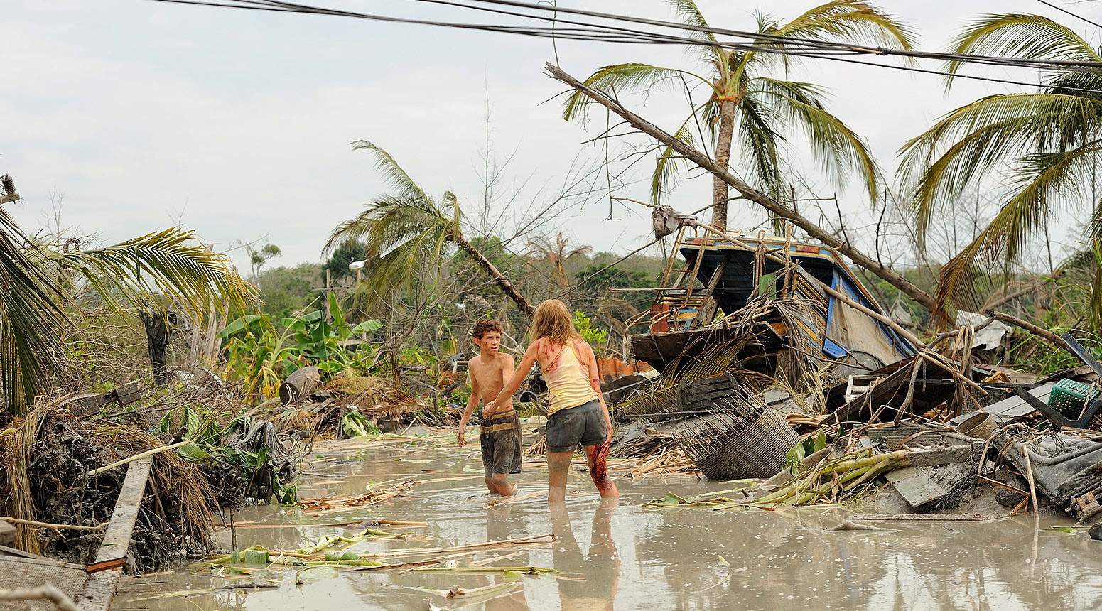 ComunitecAlagón: CRÍTICA CINE: LO IMPOSIBLE. ROBERTO Y SERGIO. 2º ESO A