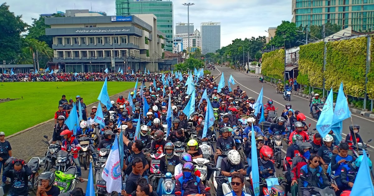 Buruh DKI Jakarta sudah mulai padati Disnaker