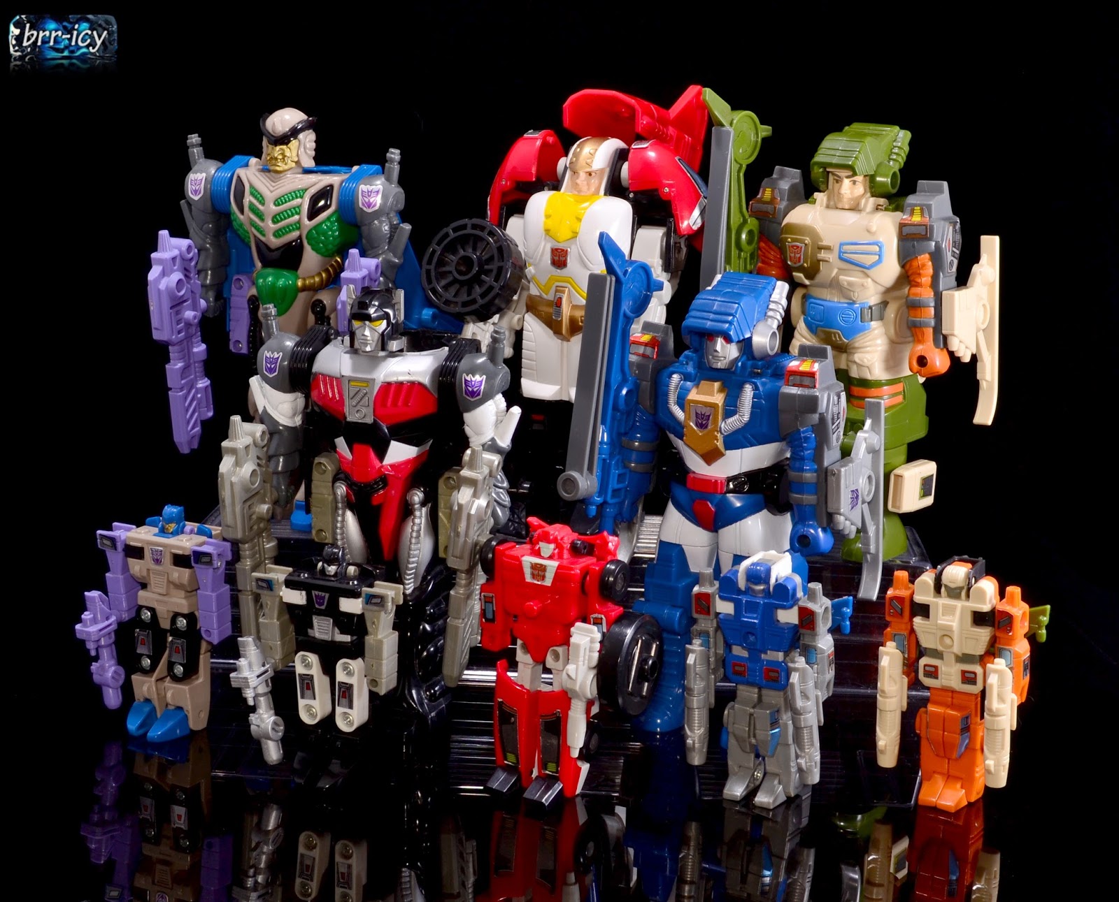 Brr-icy's Transformers Reviews: Black Shadow and Blue Bacchus Comparison