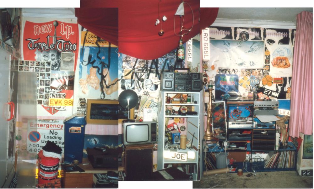 So Many Posters! 40 Vintage Pictures Showing Teenage Bedrooms in the ...