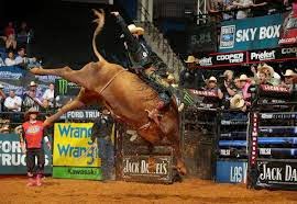 8 Arriba: JB Mauney 2013-2014