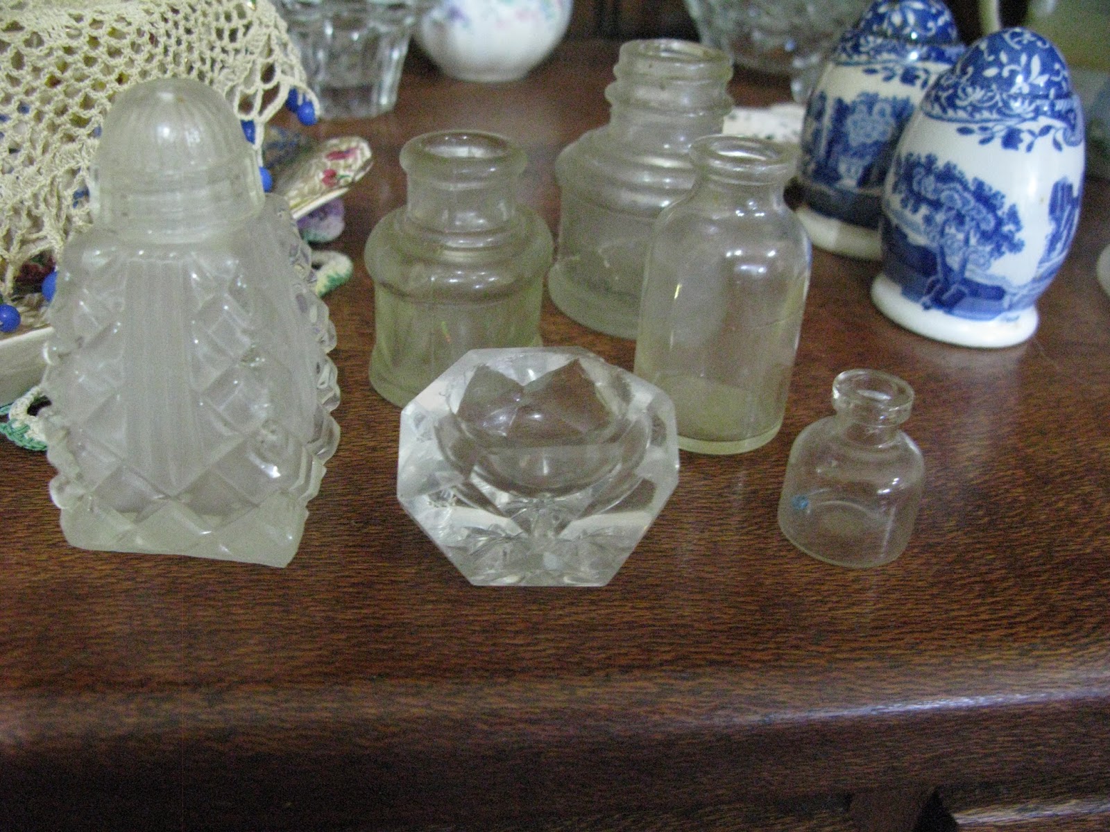 Devonhouse Recollections: VIOLETS AND VASES