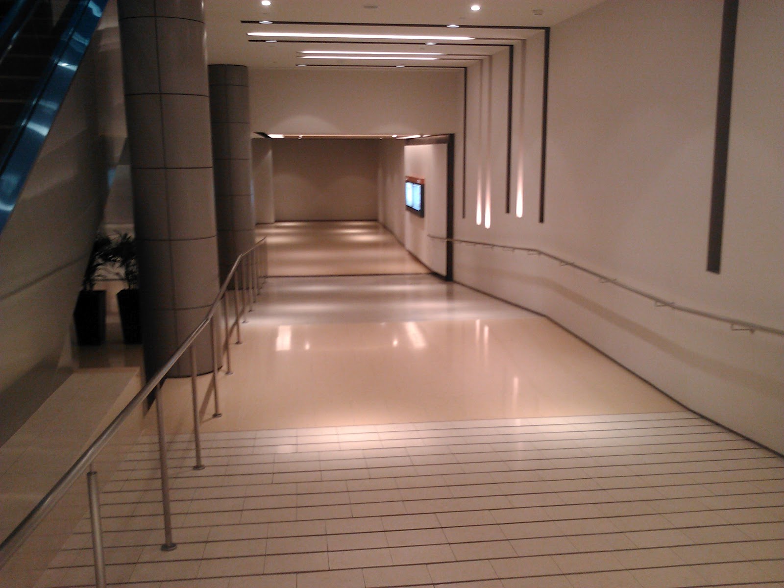 Frenzeelo: Underground Shopping at Marina Bay Link Mall