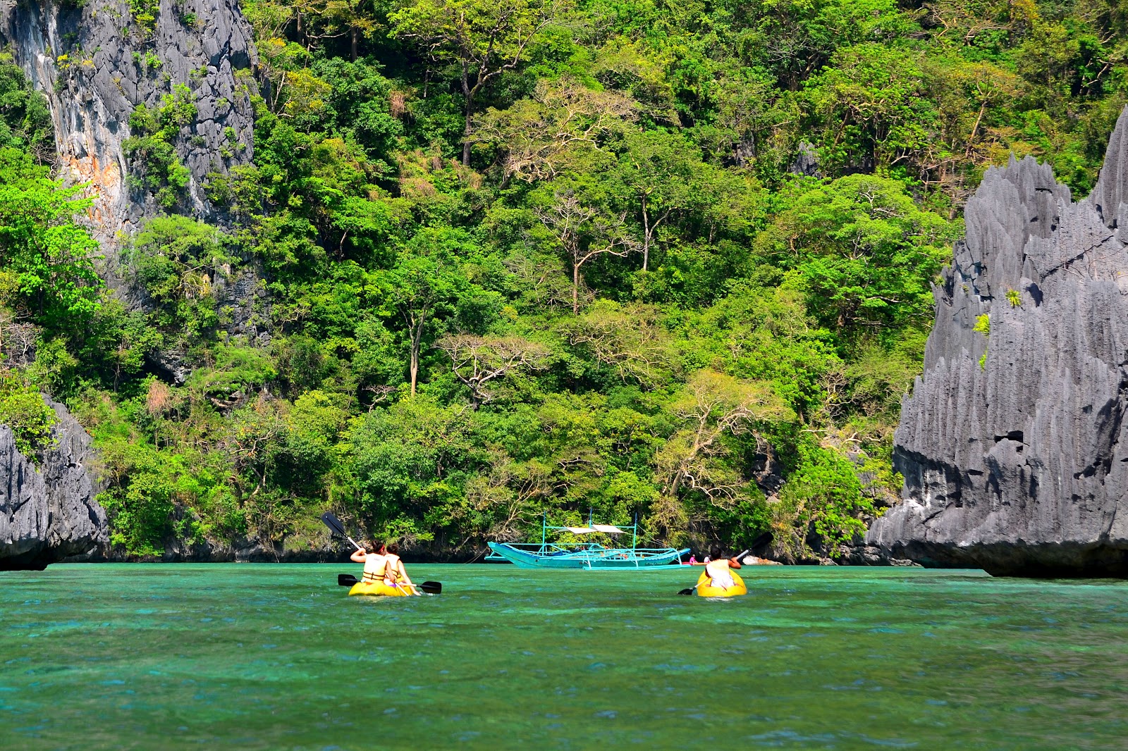 The Nomadic Pinoy: Kayaking on Bacuit Bay