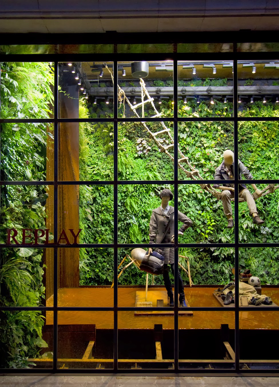 paradis express: Replay shop, Barcelona