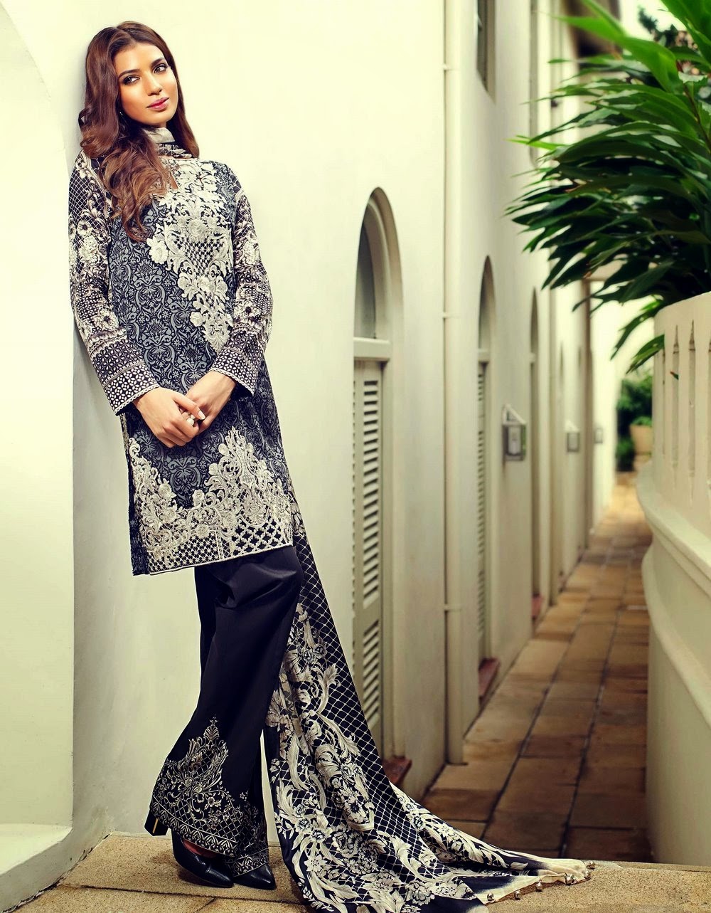 Long frocks | Pakistani Dresses | Mehndi Designs