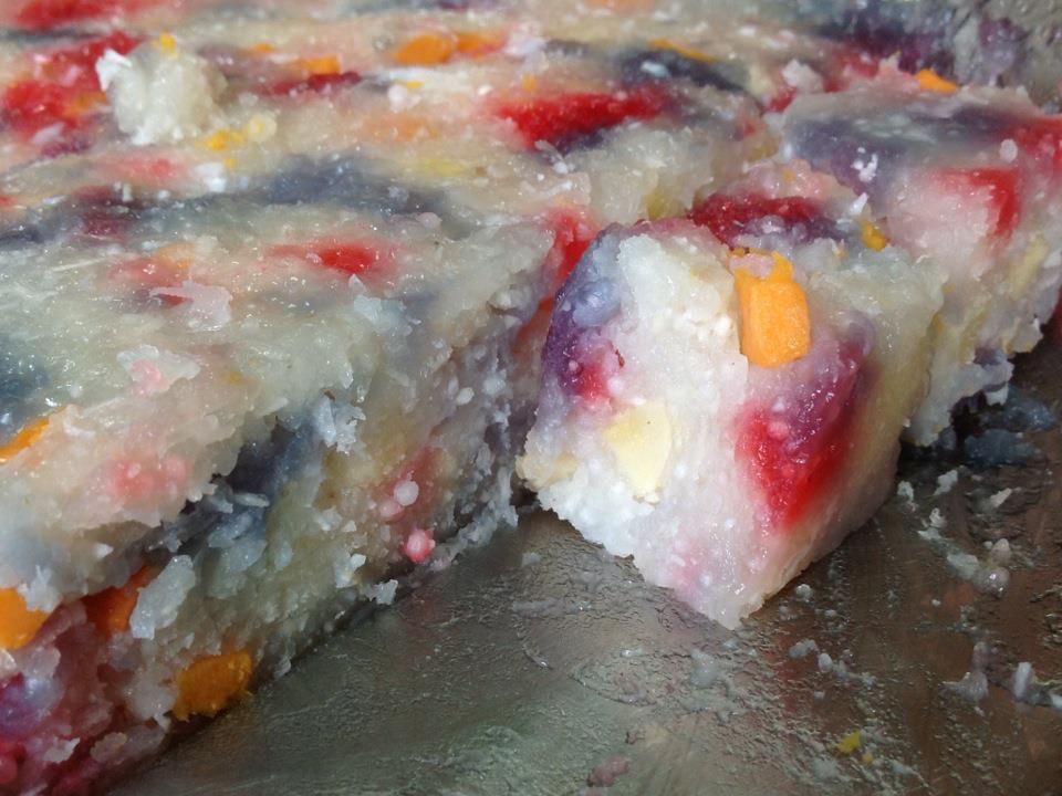 MaMa Ko's Kitchen 高妈妈小天地: Colorful Sago Cassava Steamed Cake 七彩椰丝雙薯香蕉娘惹沙谷糕