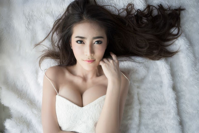 ប្រលោមលោកខ្លី: Model : Phasinee Boonrod