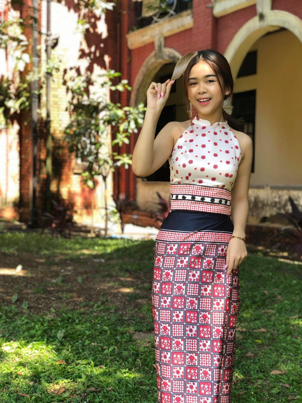 Phone Thiri Kyaw - Beautiful Outfit