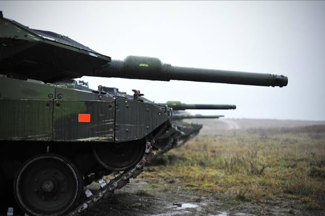 SNAFU!: Swedish Army STRV-122 tank training