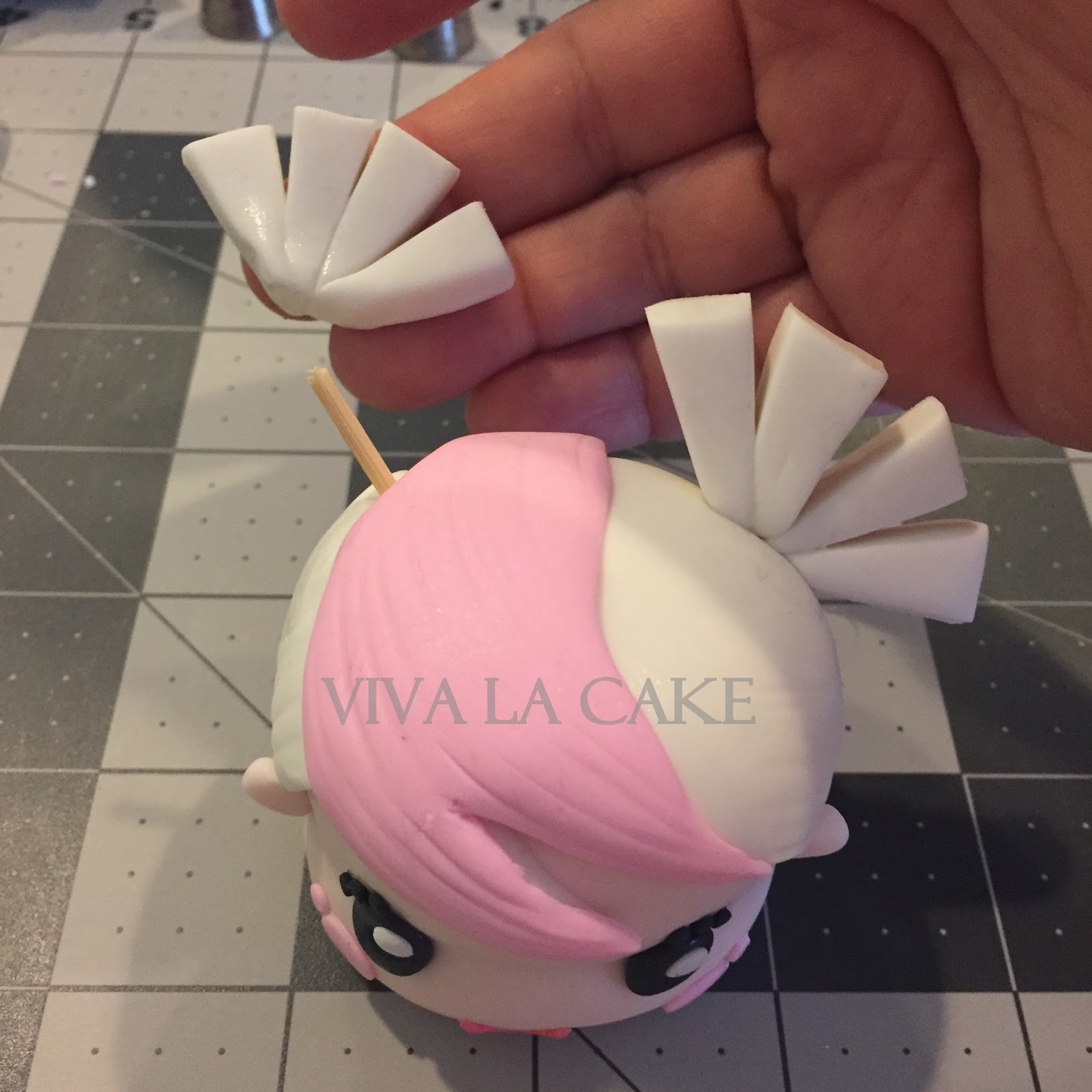 Viva La Cake I Blog: Tutorial: Cute Cupid Cake Topper
