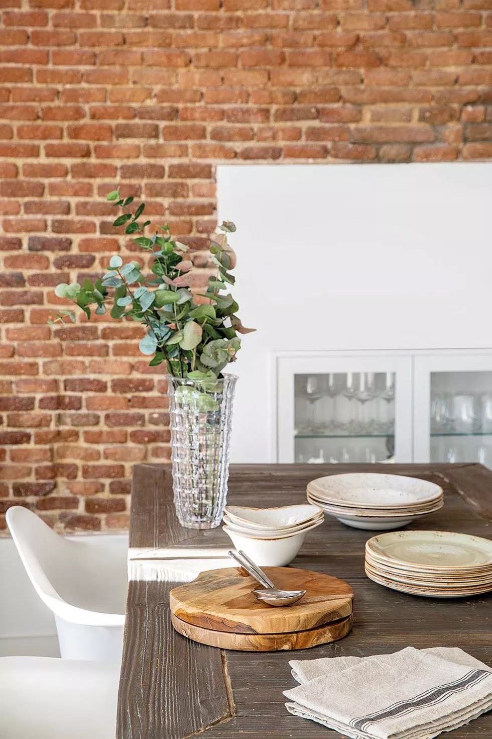 A rustic-chic attic apartment in Madrid