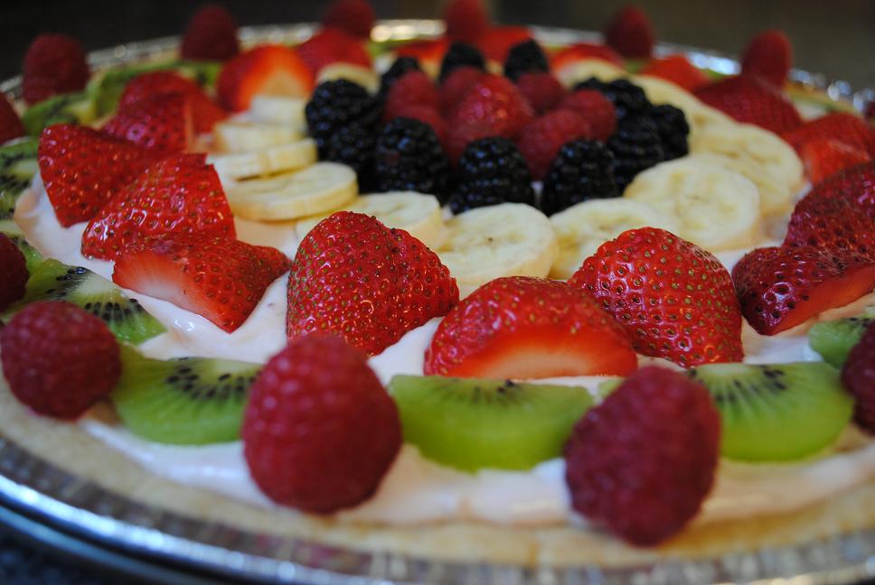 Maggie's LesVegan Kitchen: Vegan Fruit Pizza