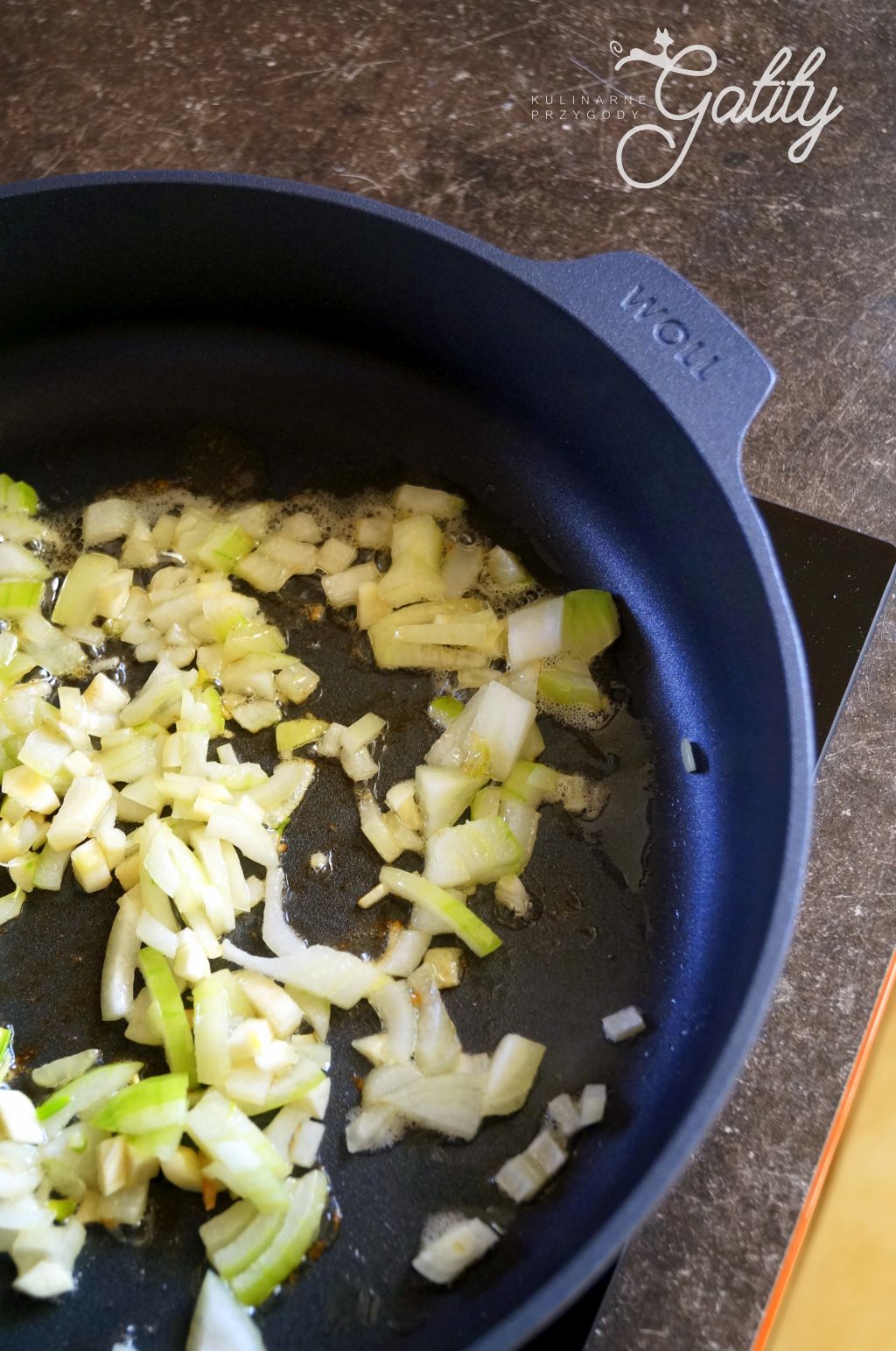 Szakszuka z ciecierzycą i królowa wśród patelni - Woll