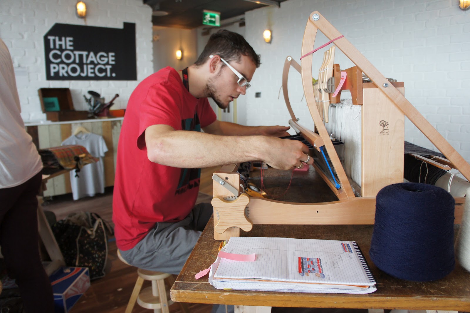 HOLLY BERRY WEAVE BLOG: LIVE WEAVER.....