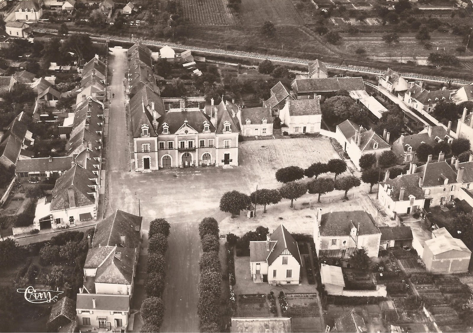 Cartes Postales Anciennes Cheverny Cour-Cheverny: Cour-Cheverny ...