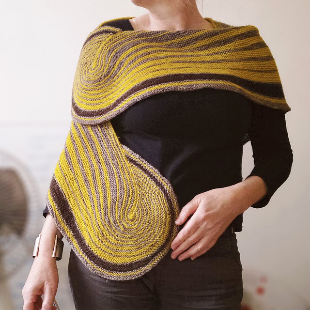 Knitting Geometry - pasOdoble Shawl by Atelier Alfa
