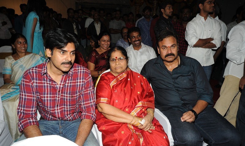 TeluguMovieClub: Chiru Family photos