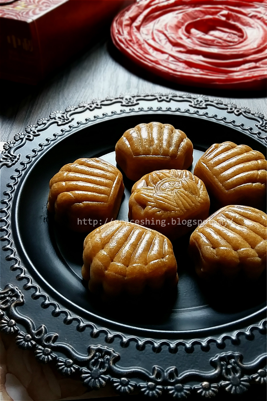 Grace's Blog 欣语心情: 金翡翠红枣月饼 Pandan Red Dates Mooncakes