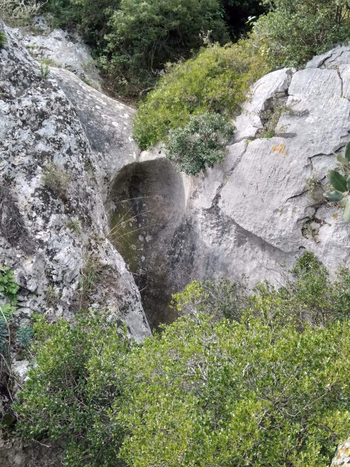 hérault insolite: la marmite du canyon de la roubine