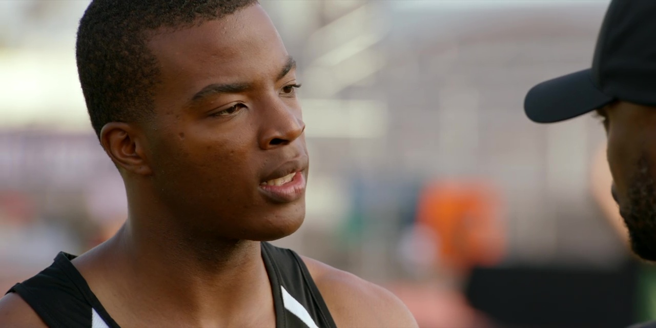 ausCAPS: Daniel Ezra and Mitchell Edwards shirtless in All American 1 ...