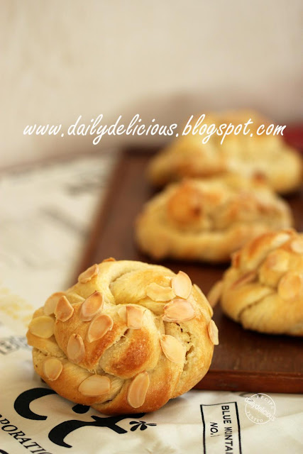 dailydelicious: Almond Twists: A twist of happy baking!