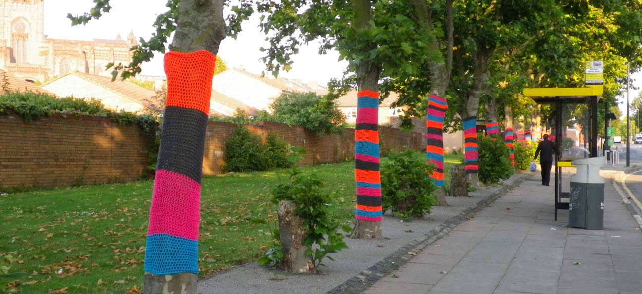 art wonder every day: Knitted trees