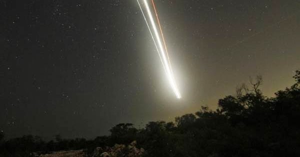 99 WOW: Space Debris Falling on Earthزبالة الفضاء تسقط على الأرض