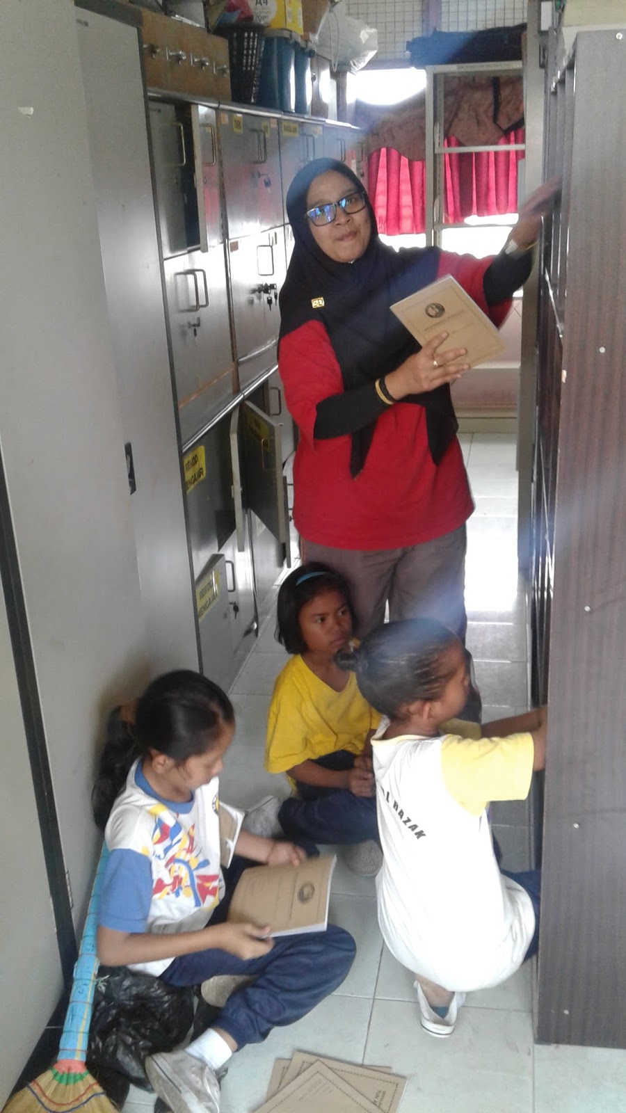 Sekolah Kebangsaan Tun Abdul Razak: PASCA UPSR 2017 : KEMASKINI BILIK FAIL