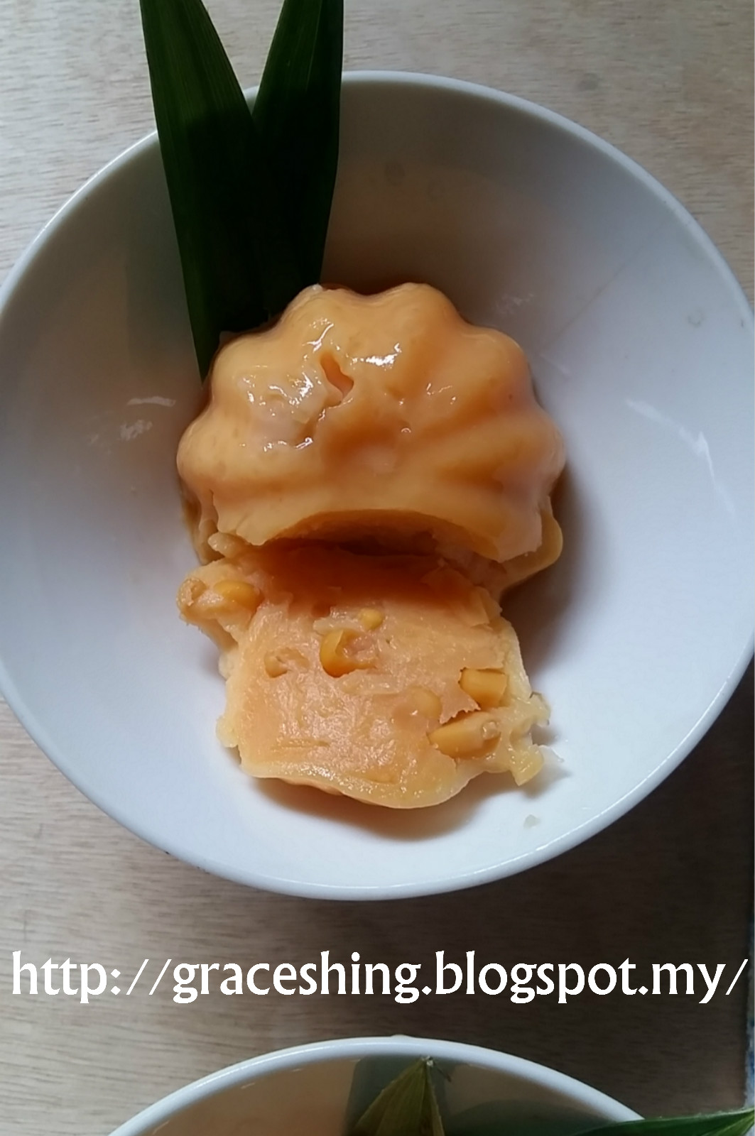 Grace's Blog 欣语心情: 玉米糕 Sweet Corn Kueh