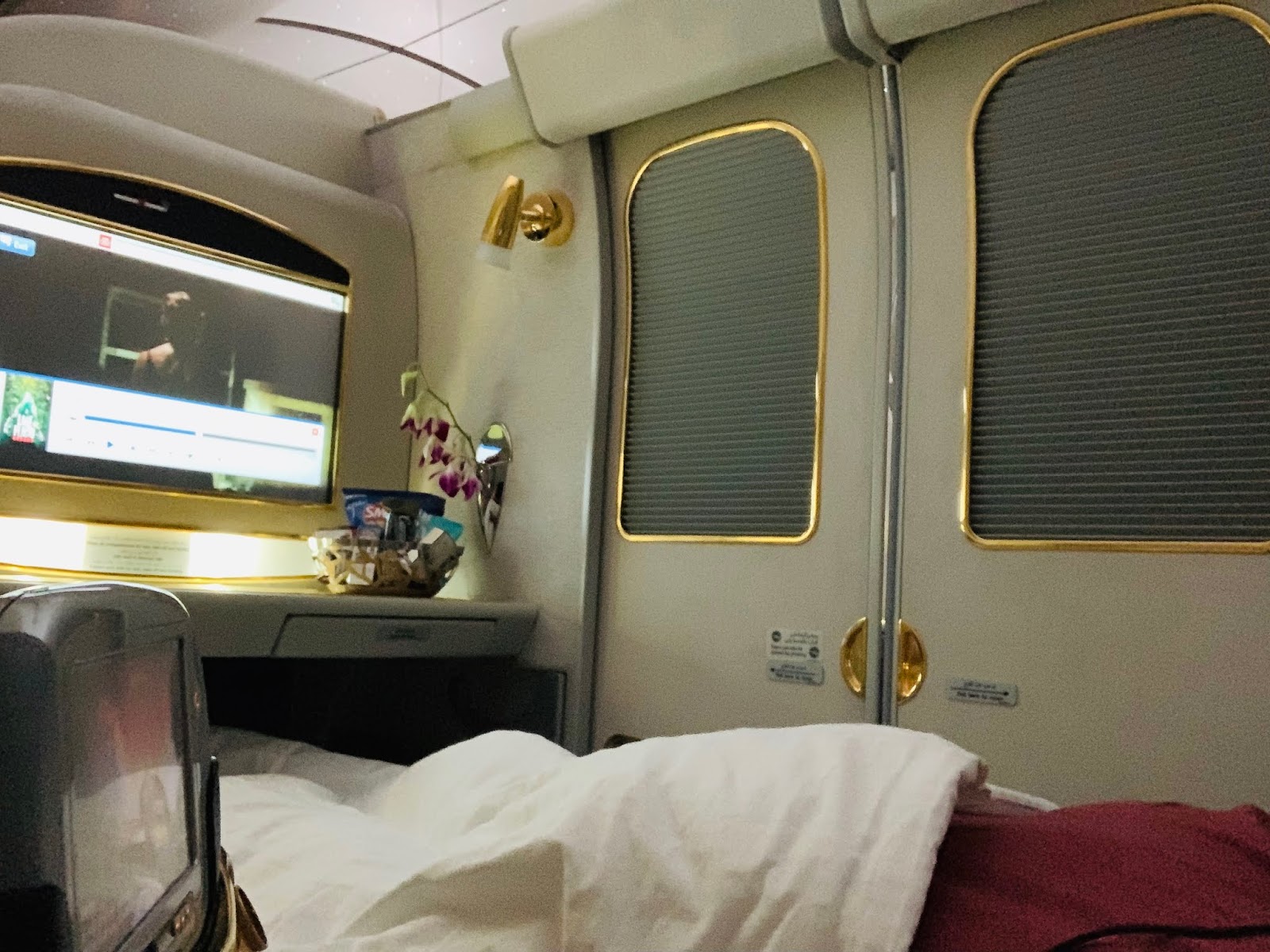 Review: Emirates EK417 First Class Boeing 777-300ER Sydney to Dubai ...