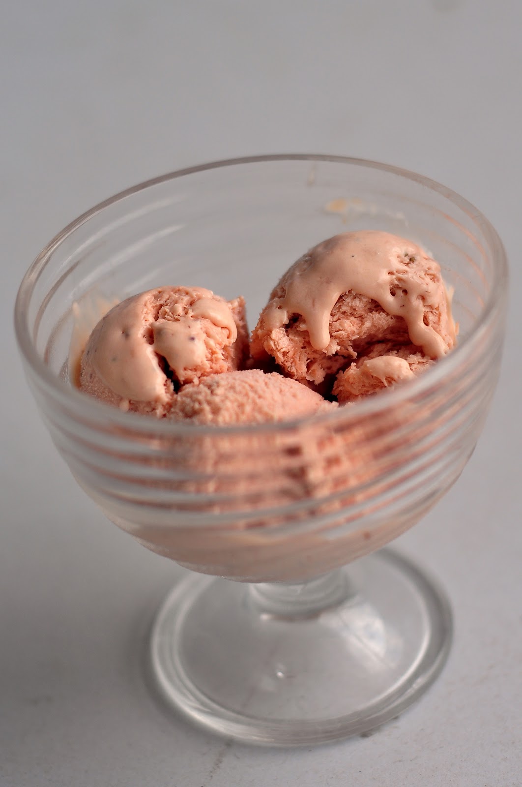 Širšių lizdas: Braškiniai ledai