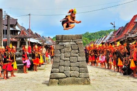 Traditional stone jumping in Nias, Indonesia ~ travell and culture