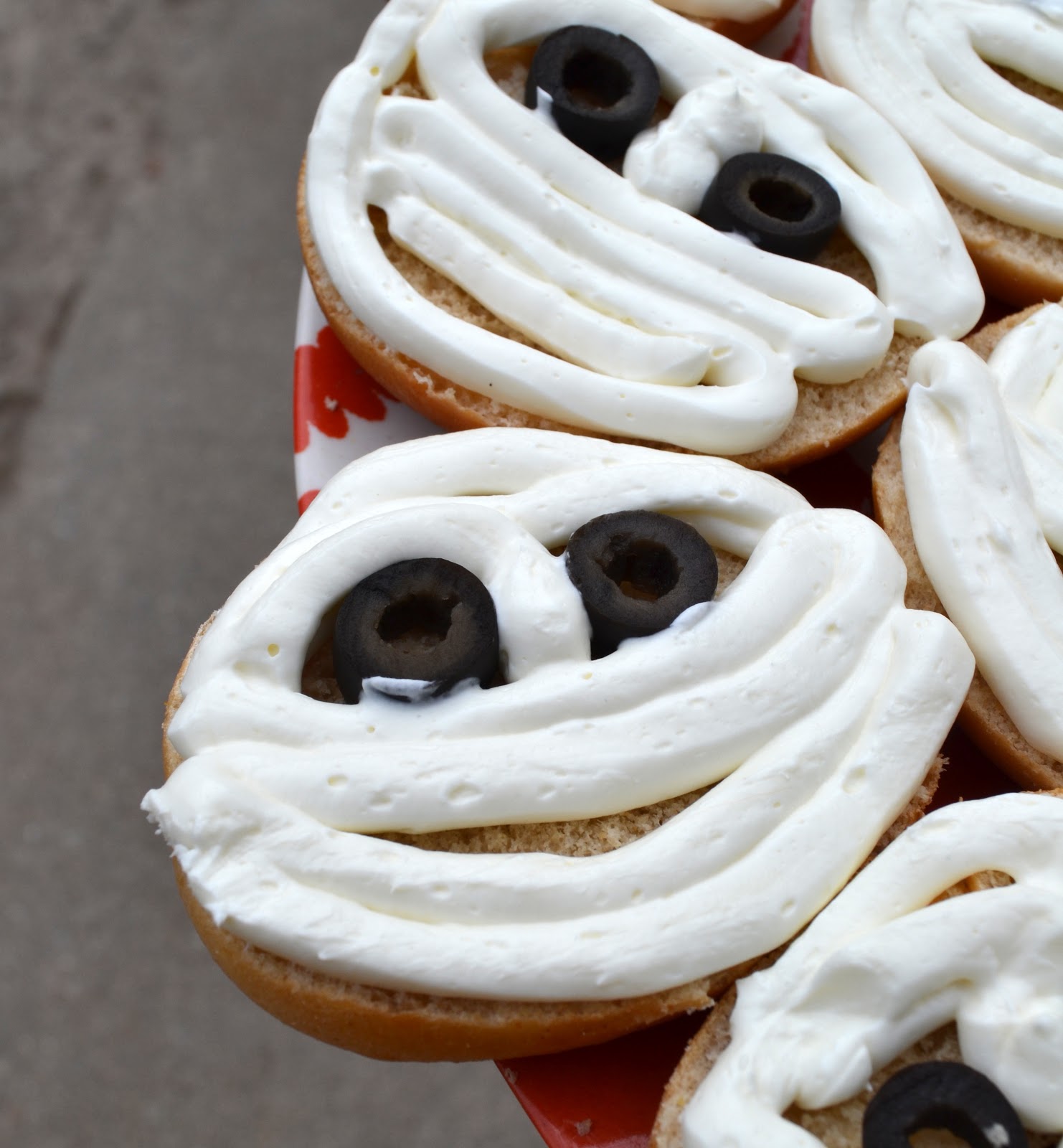 Mummy Bagels ~ An Easy & Healthy Halloween Party Food